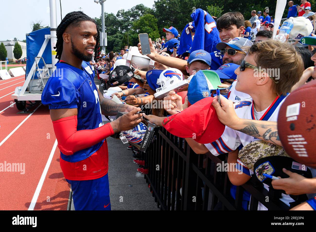 Buffalo Bills safety Damar Hamlin signs autographs after practice at ...