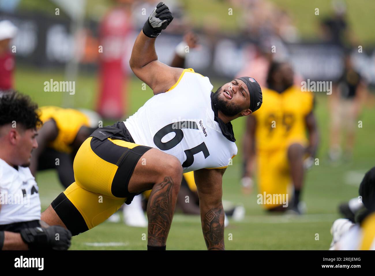 Pittsburgh Steelers offensive tackle Dan Moore Jr. (65) participates in ...