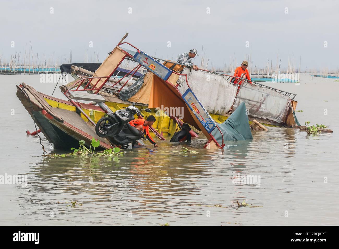 Binangonan, Philippines. 28th July, 2023. Rescue workers are seen in ...