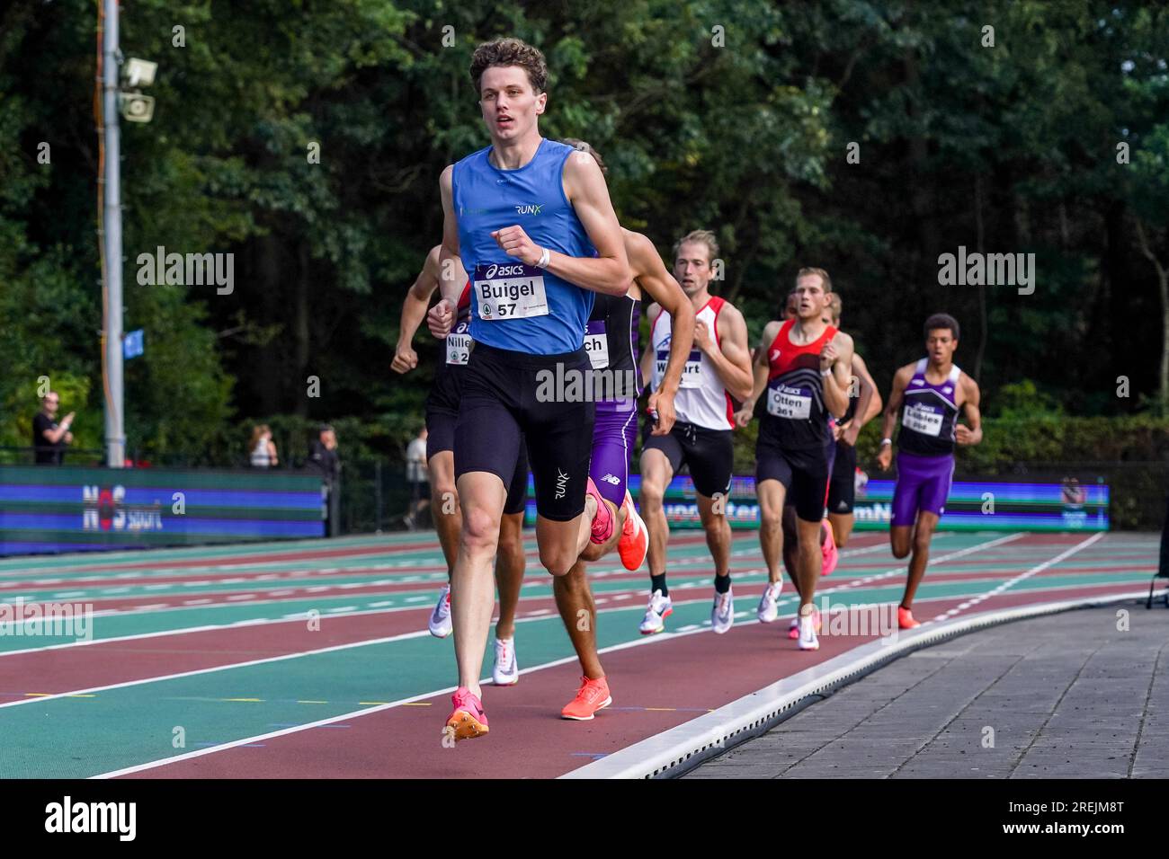 Men 800 meters series hi-res stock photography and images - Alamy