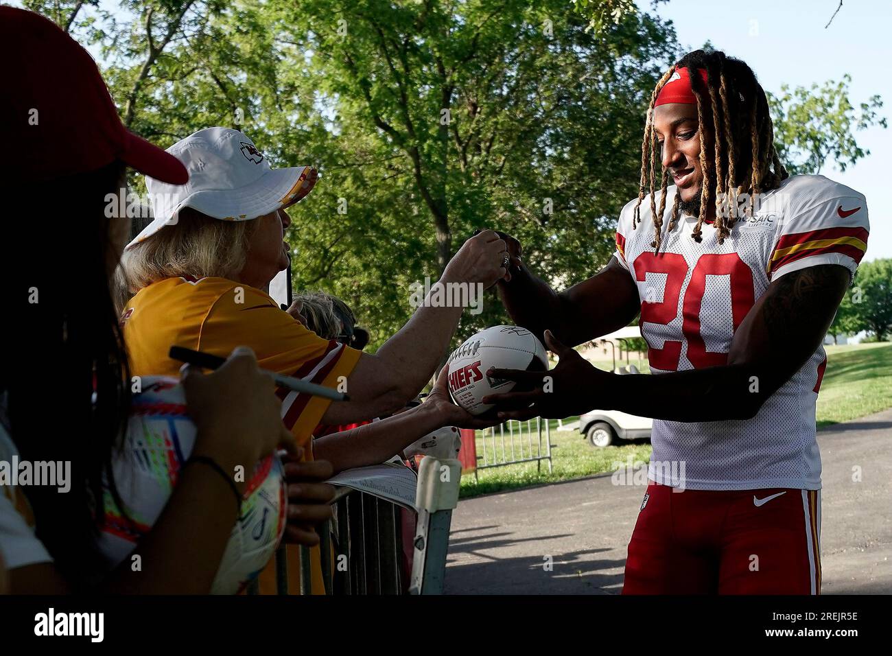 Kansas City Chiefs safety Justin Reid signs autographs before NFL ...