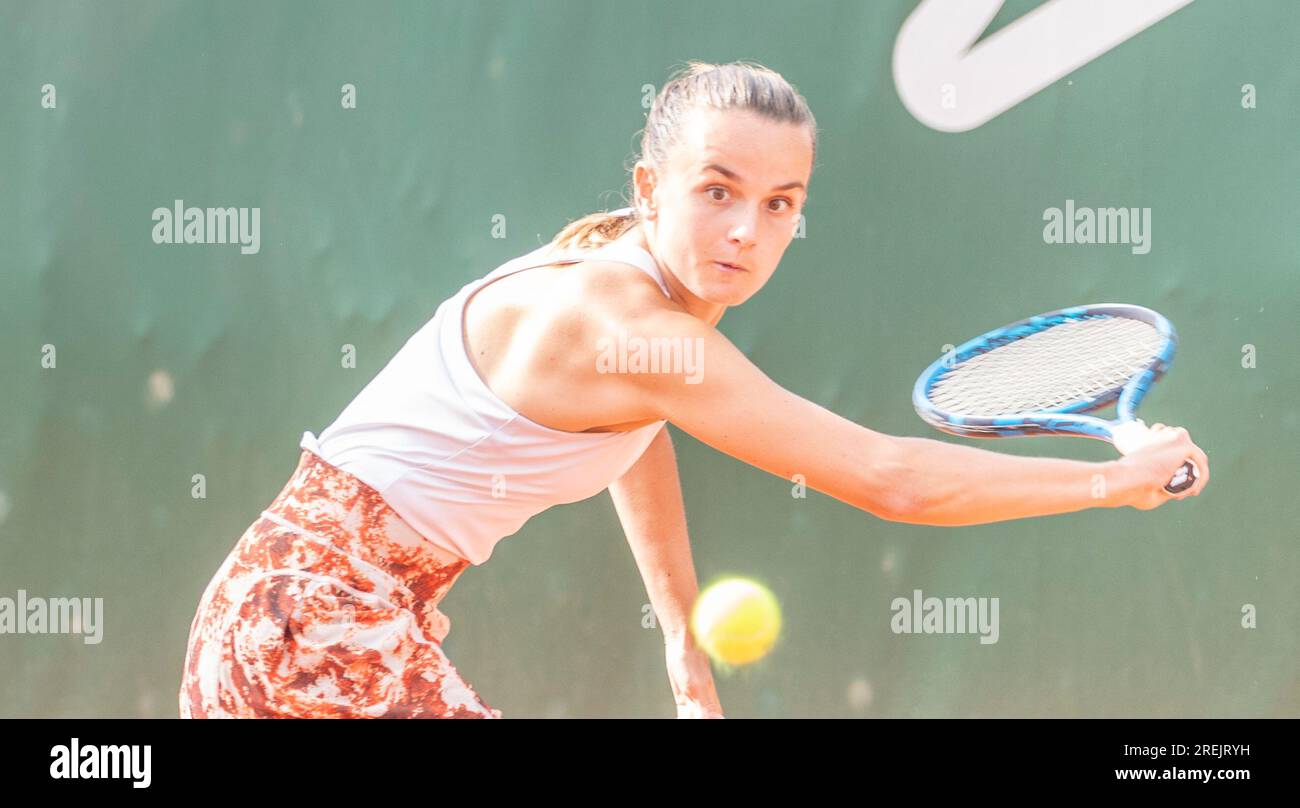 Lausanne, Switzerland. 07th Aug, 2023. Clara Burel of France return during quaterfinal of ...
