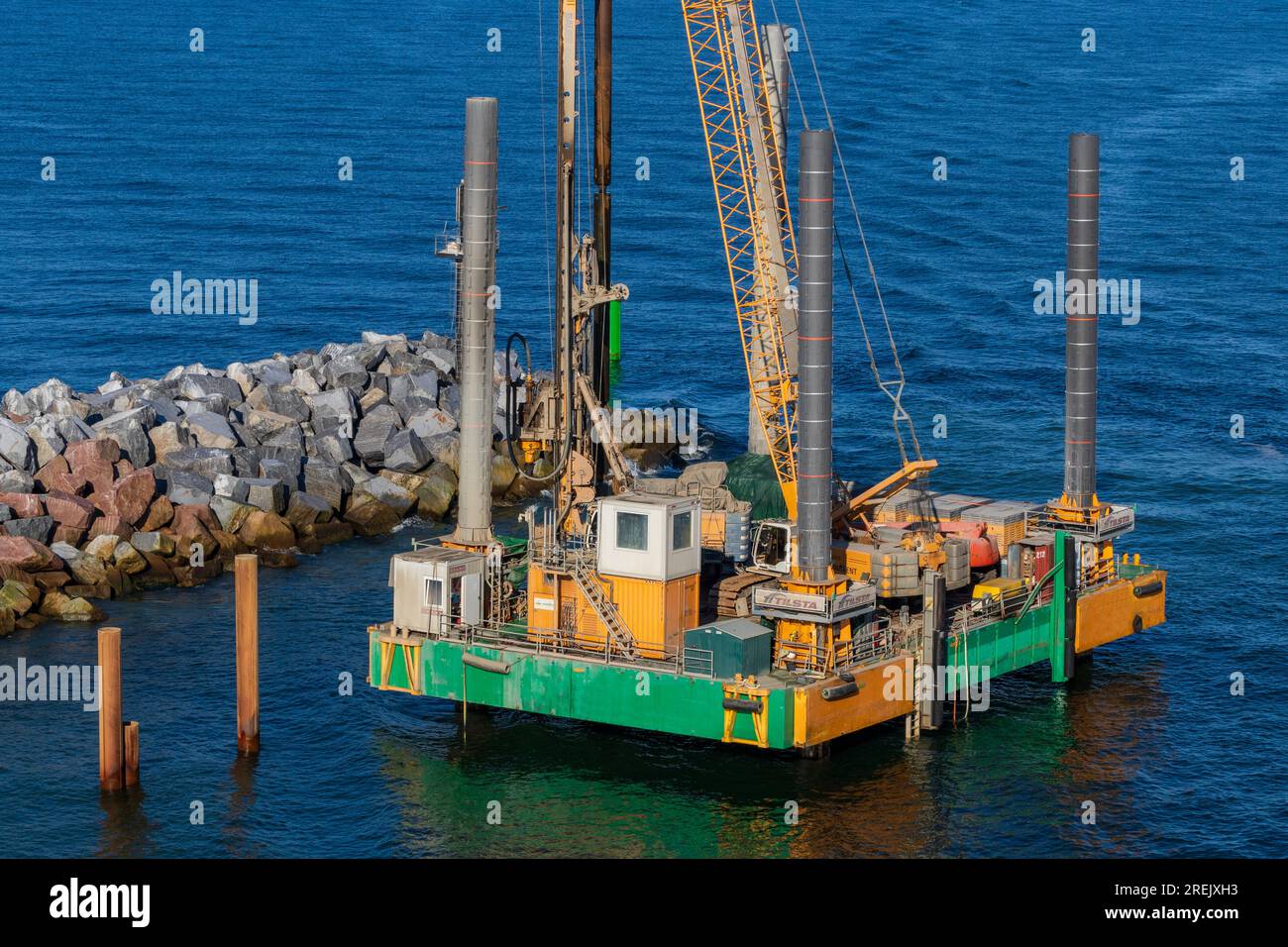 Seaport construction hi-res stock photography and images - Alamy