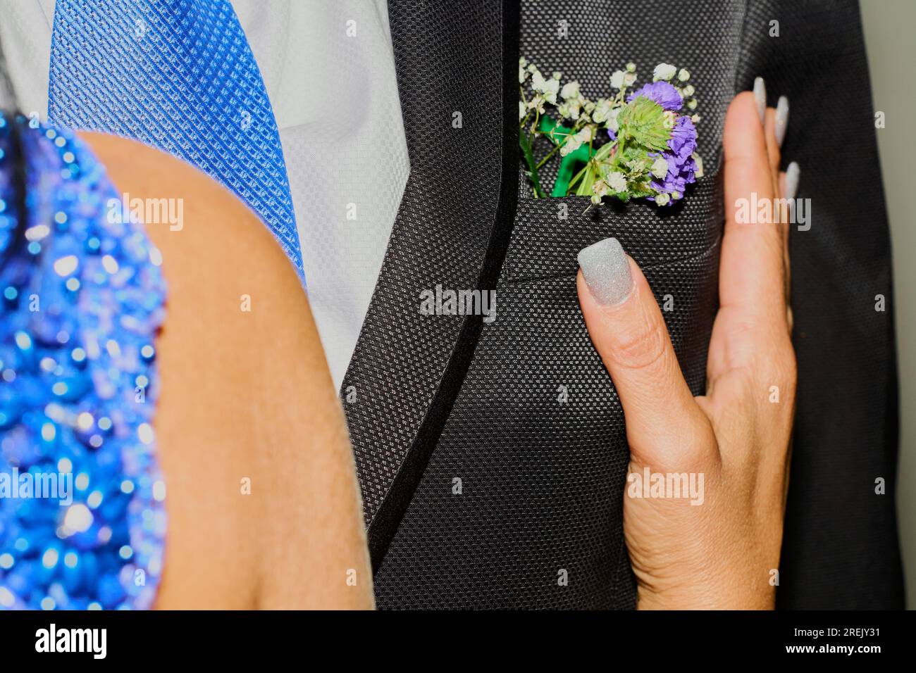 Woman hand putting silver hi-res stock photography and images - Alamy