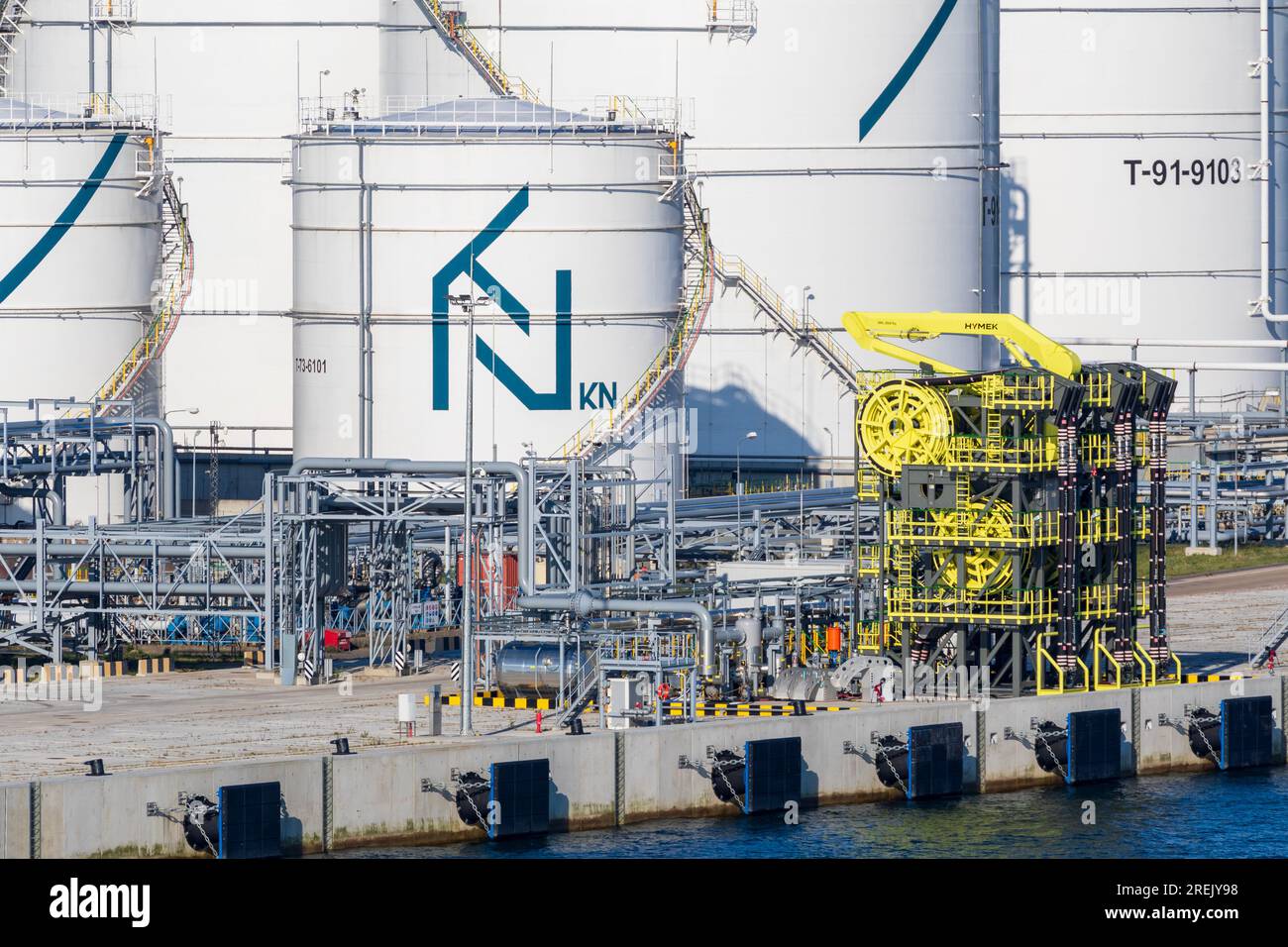 Oil export facility hi-res stock photography and images - Alamy