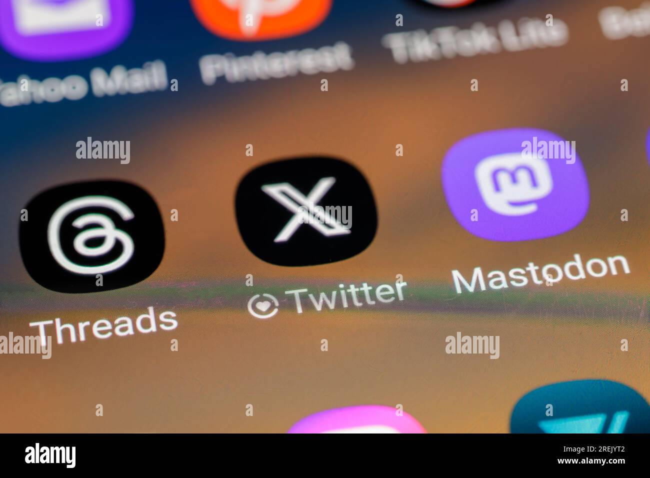 Twitter x logo hi-res stock photography and images - Alamy