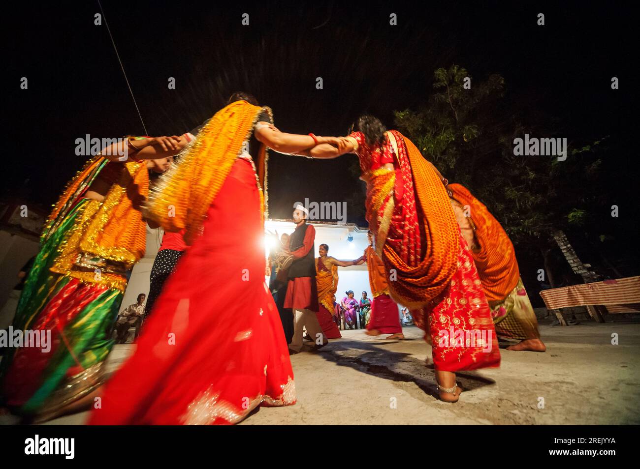 Group of indian womans wearing colorful saris performing a traditional ...