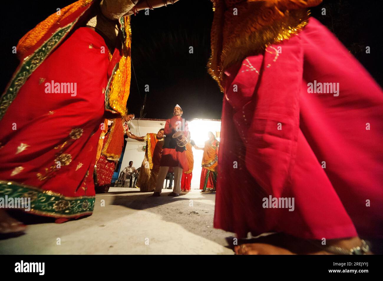 Group of indian womans wearing colorful saris performing a traditional ...