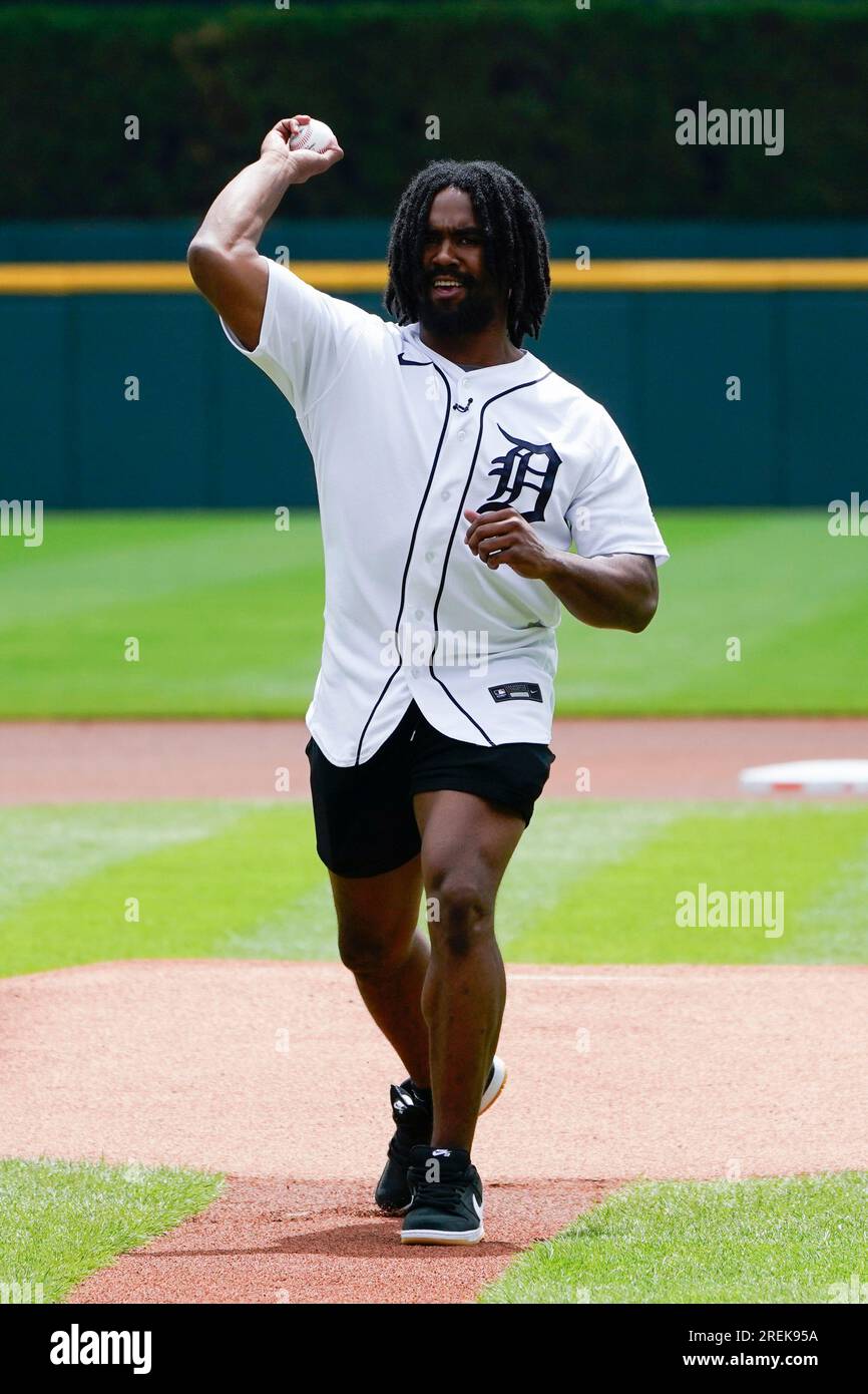 University of Michigan football running back Donovan Edwards throws a ...