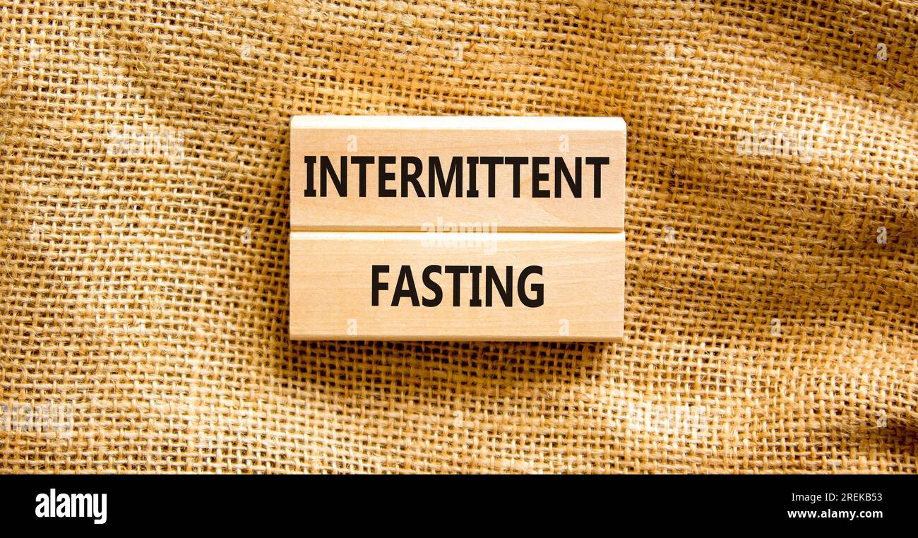 Intermittent fasting symbol. Concept words Intermittent fasting on ...