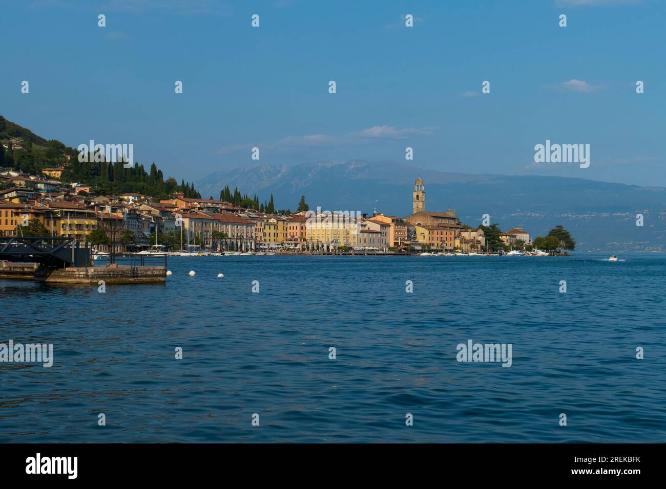 Salo mit Dom Santa Maria Annunziata, am südwestlichen Gardasee Stock ...