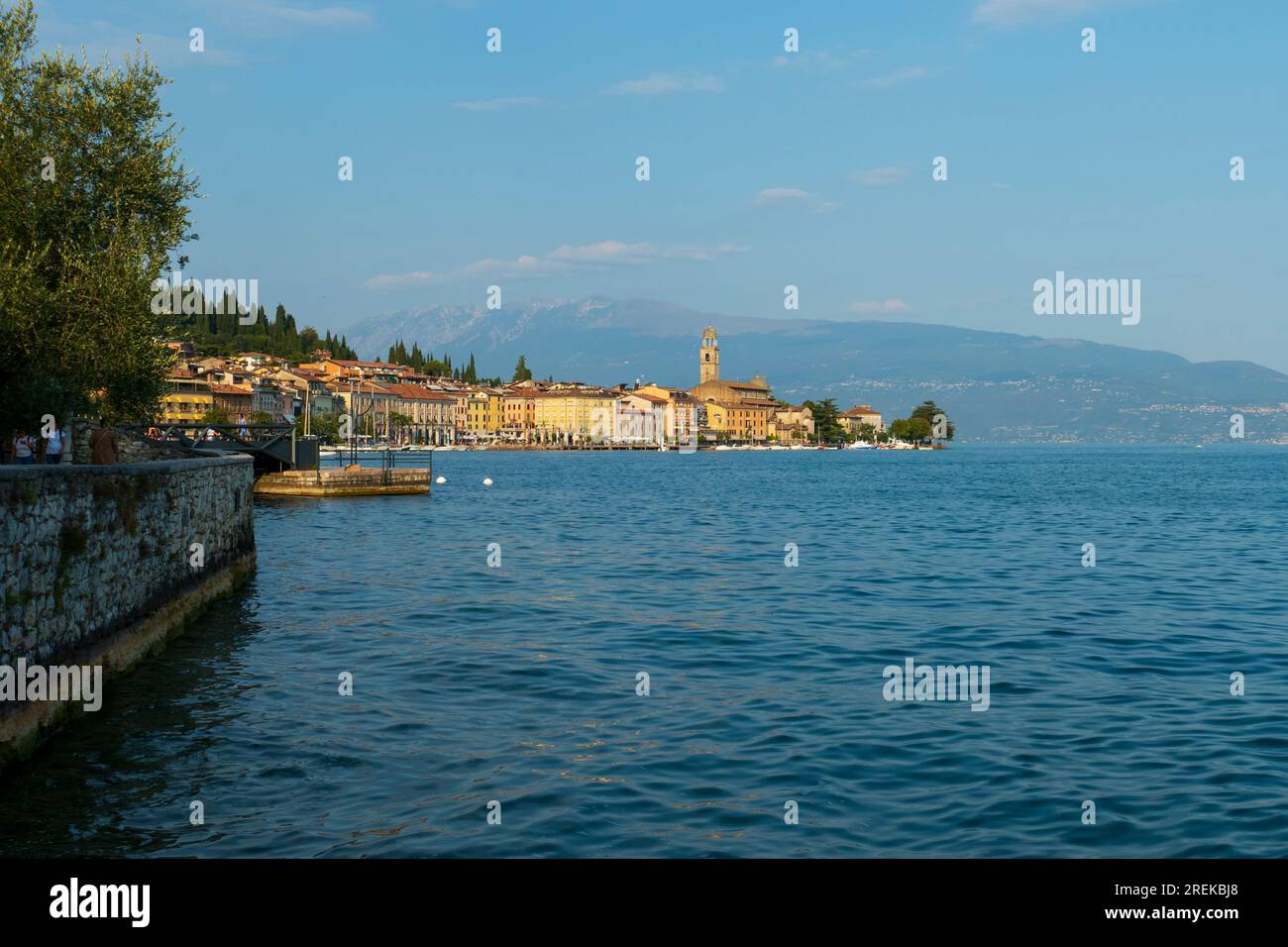 Salo mit Dom Santa Maria Annunziata, am südwestlichen Gardasee Stock ...