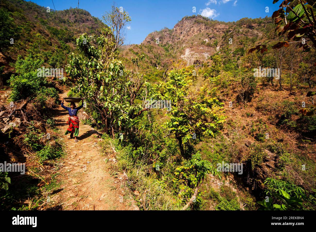 Indian woman in traditional saris walking on the big ravine at Kundal ...