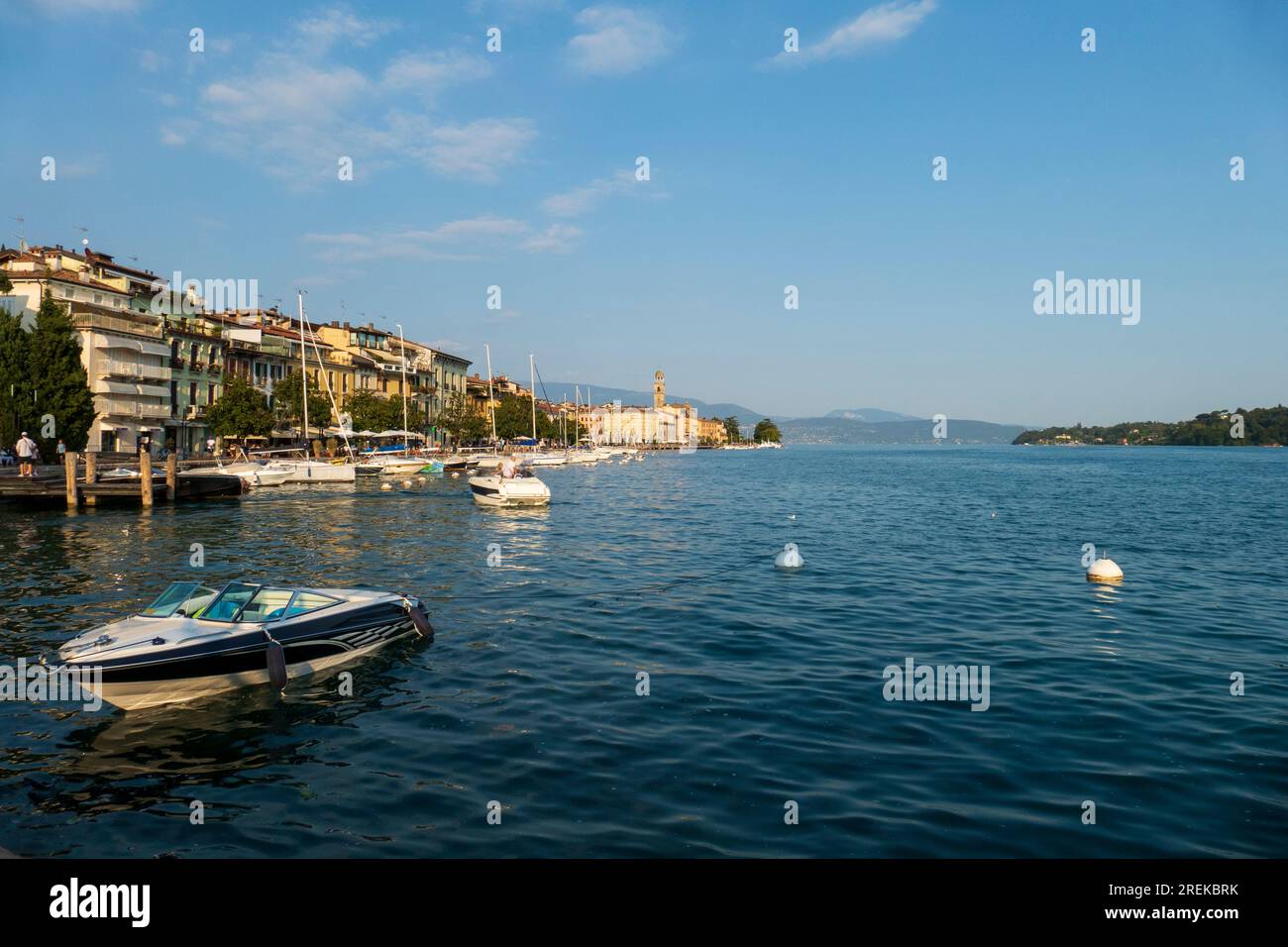 Salo mit Dom Santa Maria Annunziata, am südwestlichen Gardasee Stock ...