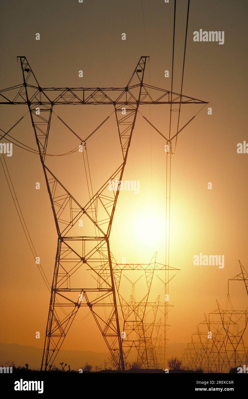 High voltage lines electric hi-res stock photography and images - Alamy