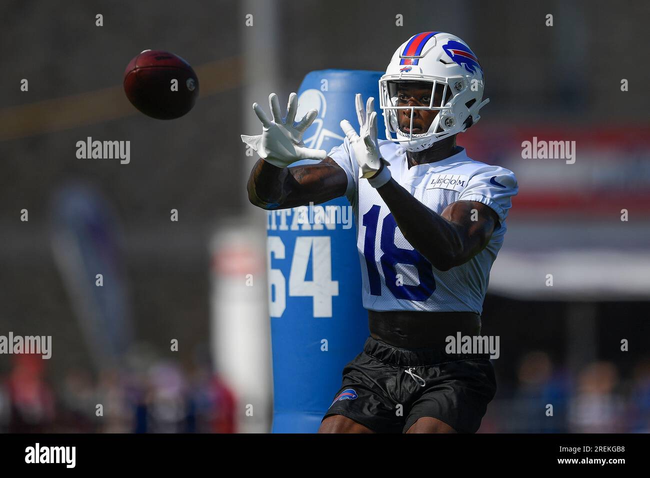 Buffalo Bills wide receiver Justin Shorter catches a ball during ...