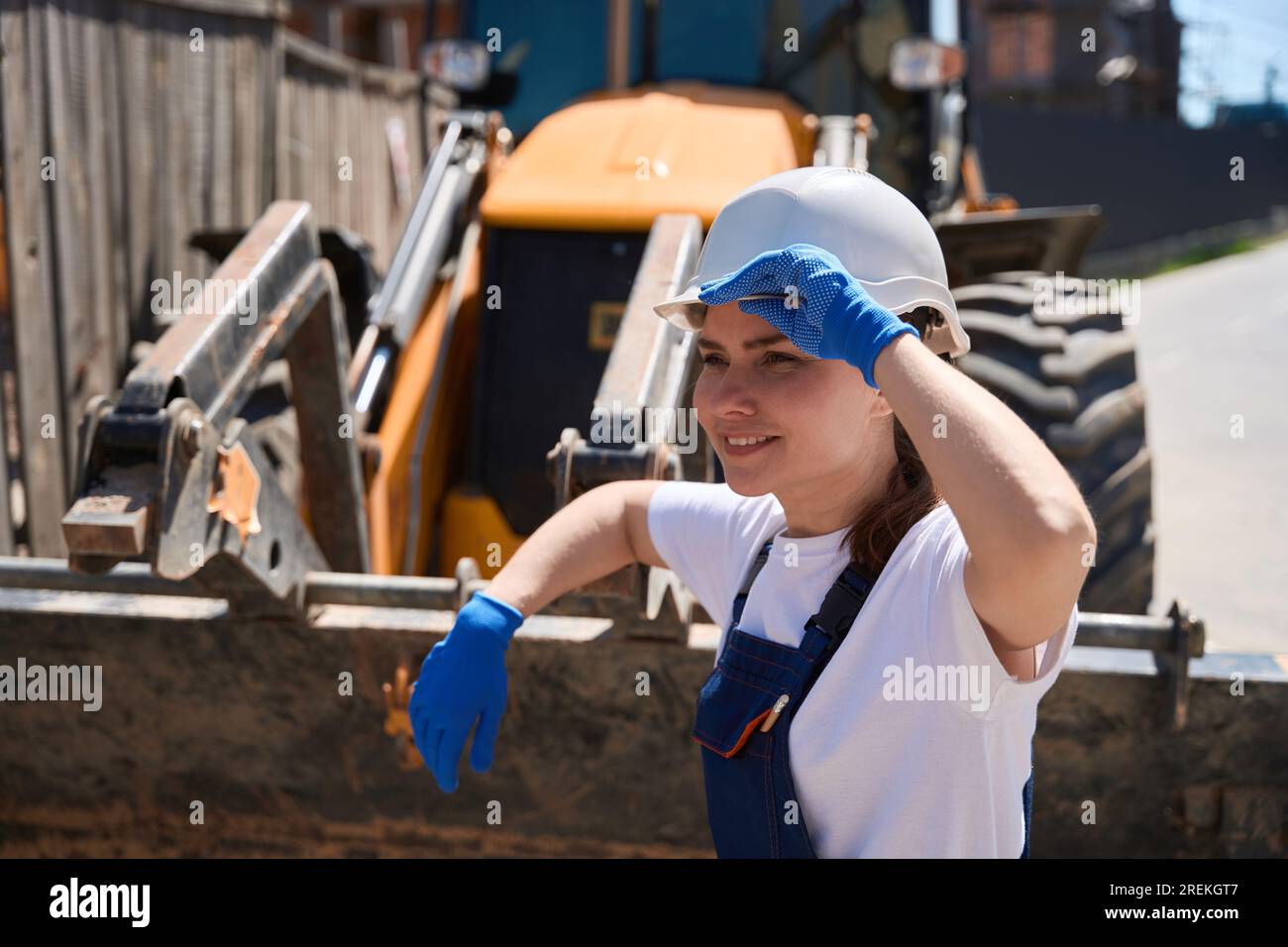 Female bulldozer operator hi-res stock photography and images - Alamy