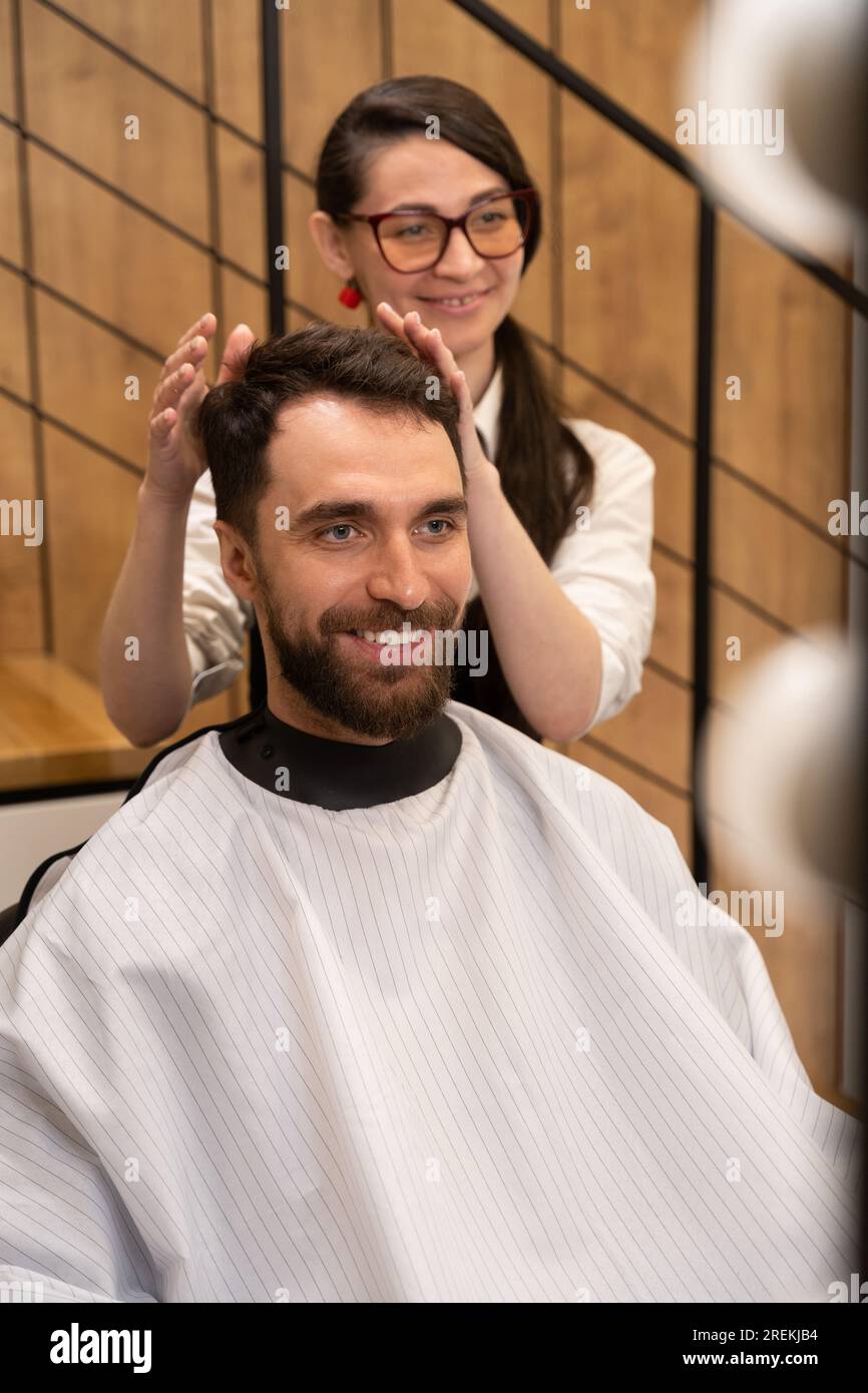 Female hairdresser works hi-res stock photography and images - Alamy