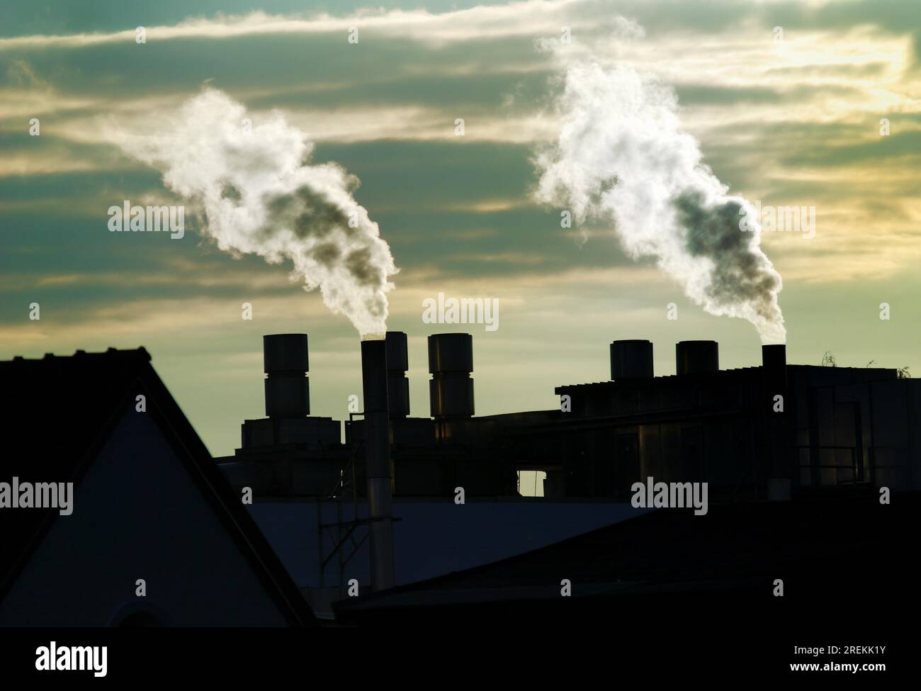 Air pollution with smoke from a factory Stock Photo - Alamy