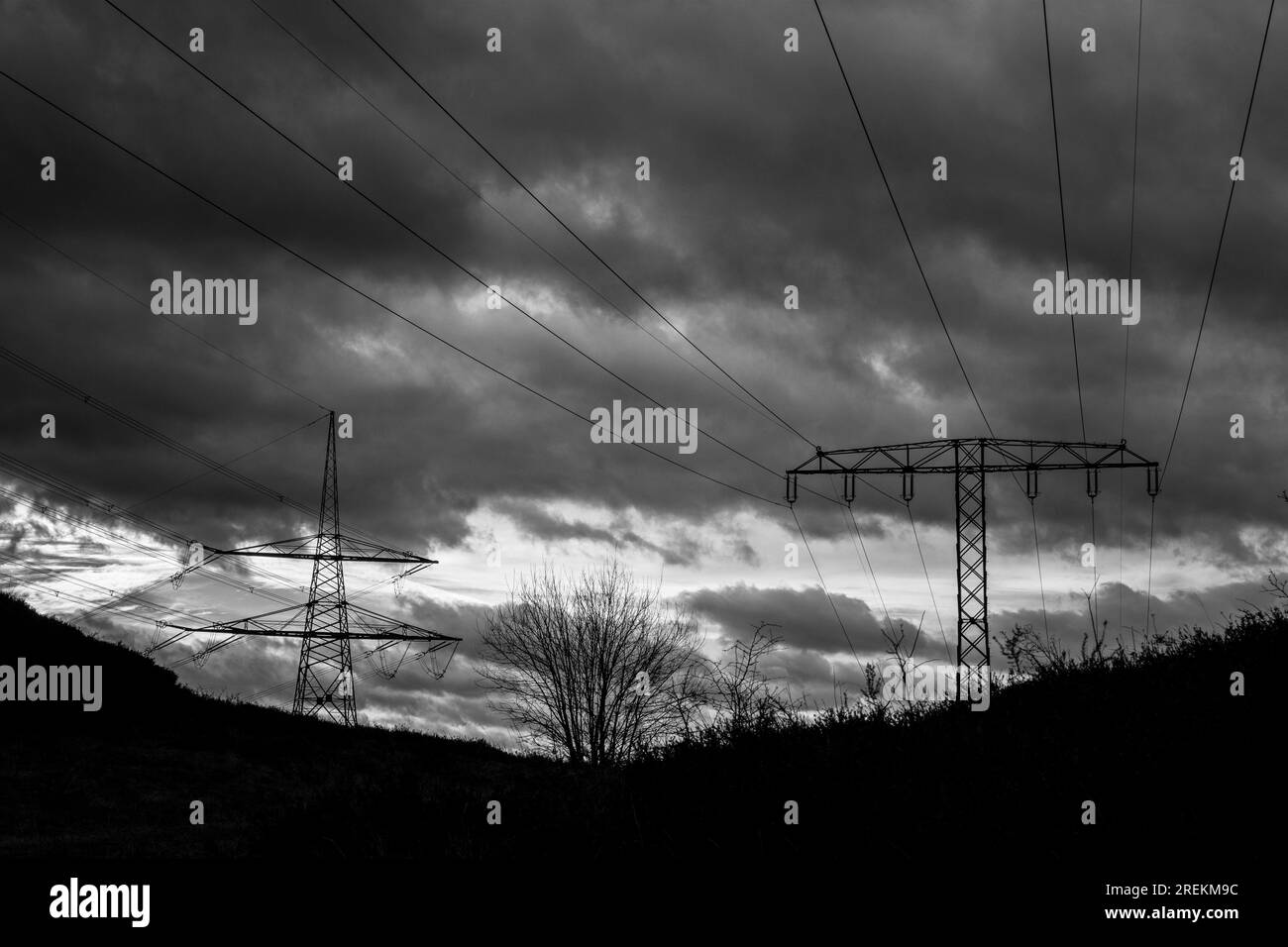 Overhead line Black and White Stock Photos & Images - Alamy