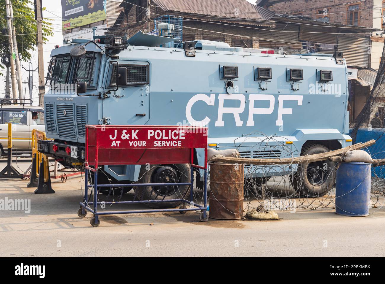 Nohata, Srinagar, Jammu and Kashmir, India. October 25, 2022. A crowd ...