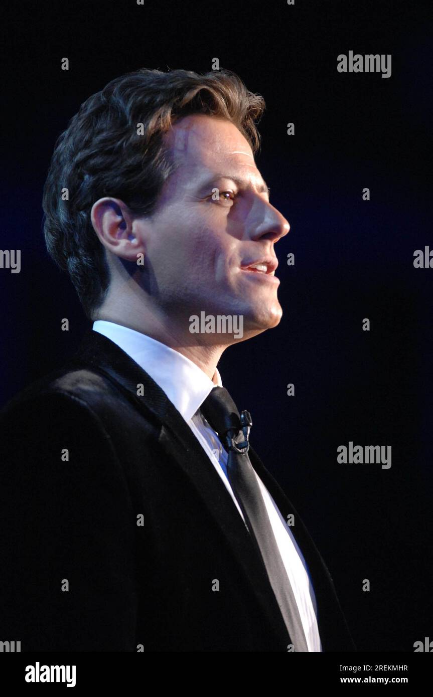 Actor ioan gruffudd hi-res stock photography and images - Alamy