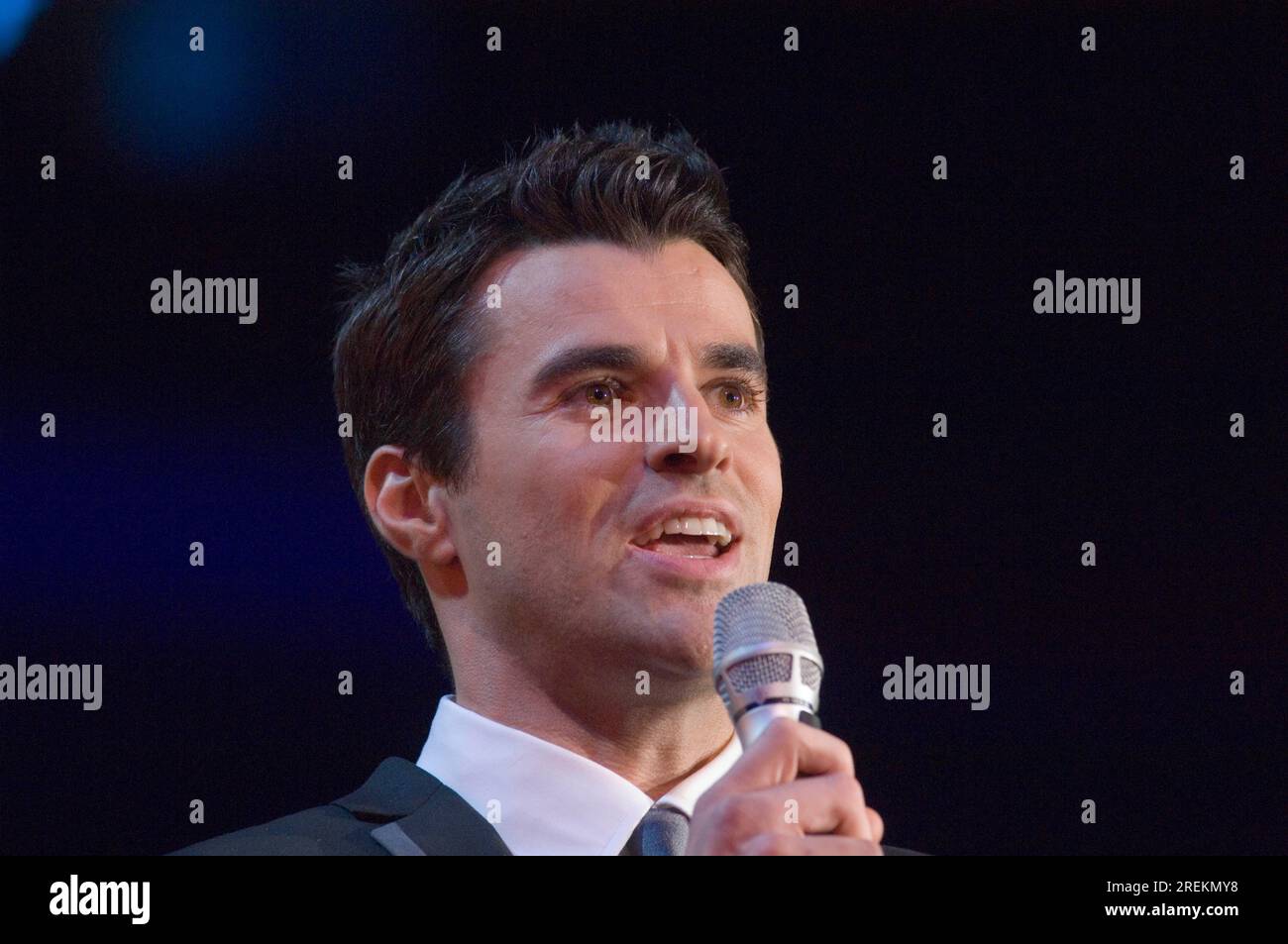 Steve jones presenter hi-res stock photography and images - Alamy