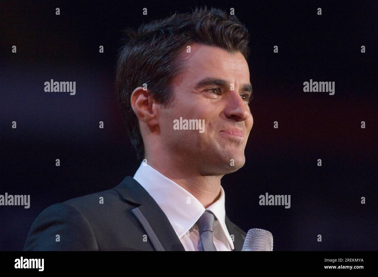 Steve jones presenter hi-res stock photography and images - Alamy
