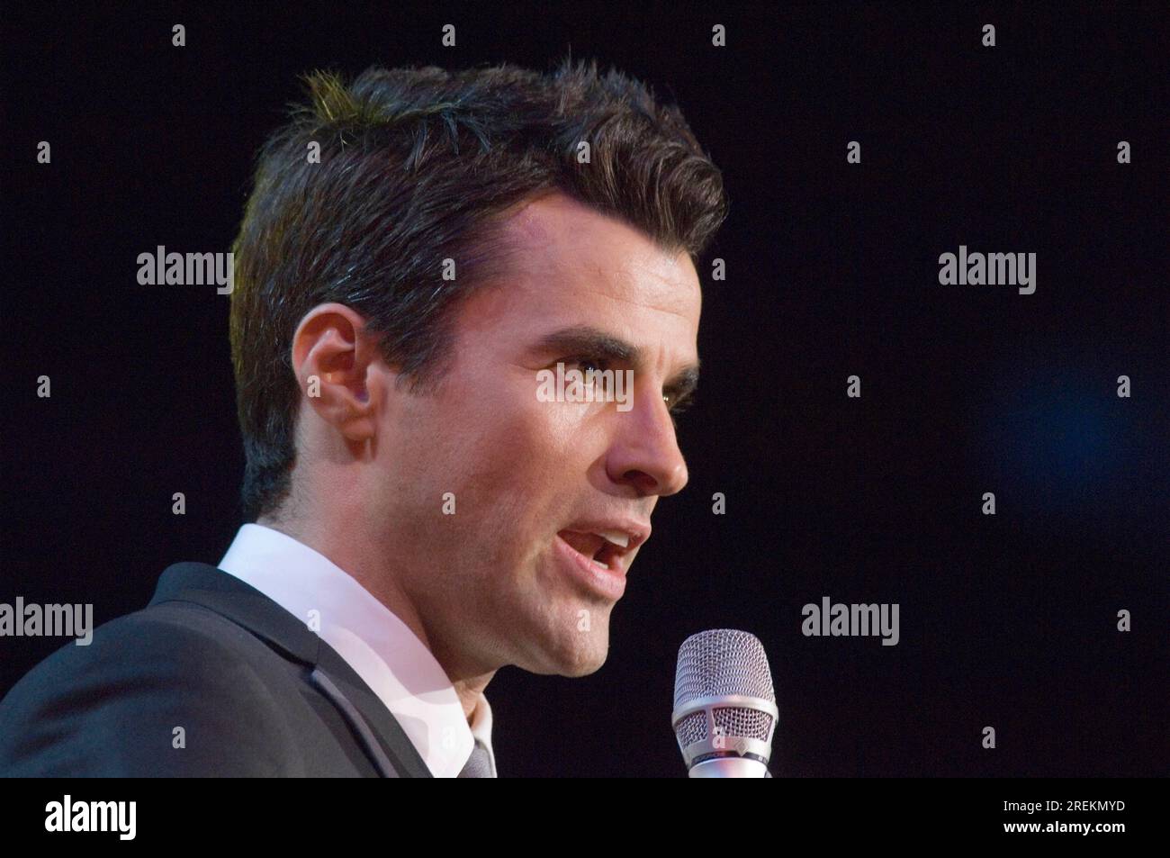Steve jones presenter hi-res stock photography and images - Alamy