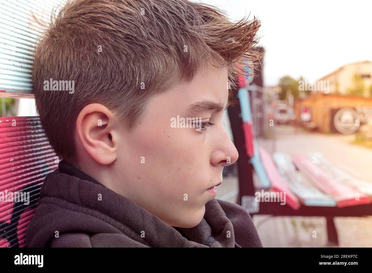 Profile portrait teenager hi-res stock photography and images - Alamy