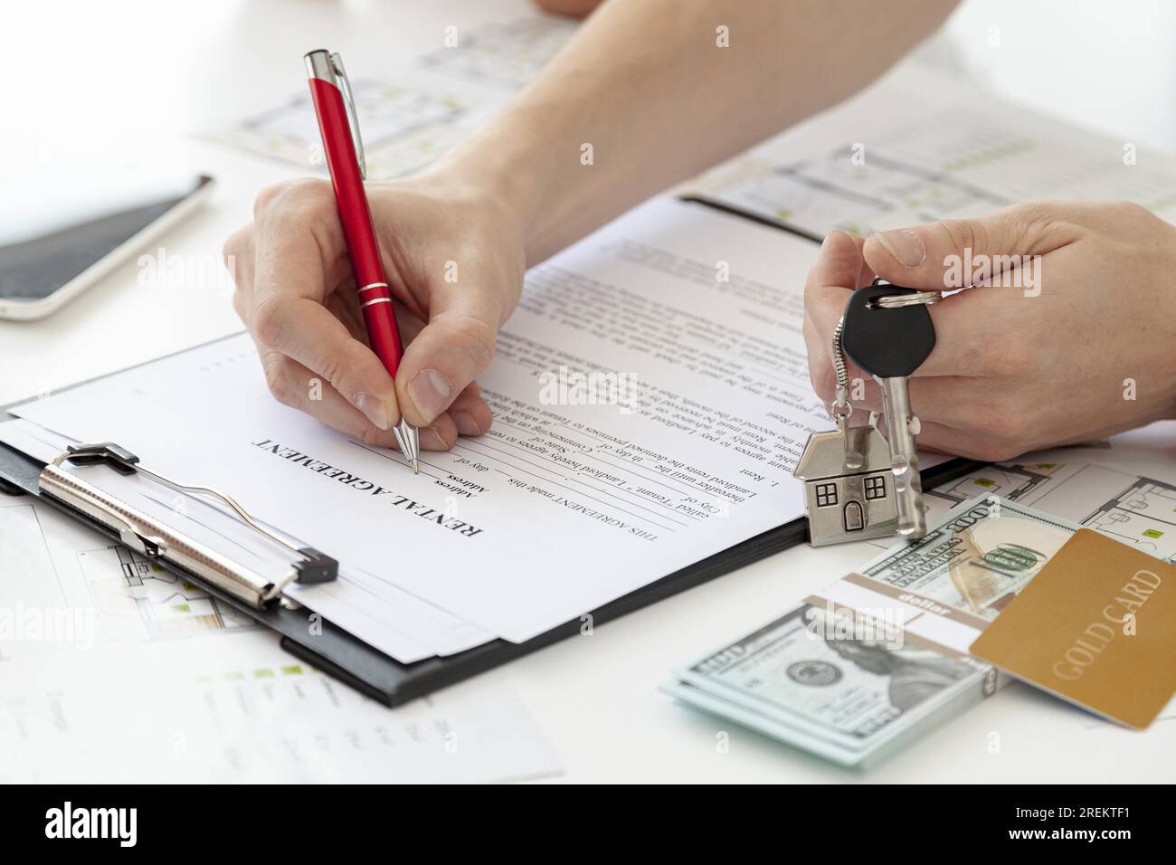 Signing resolution hi-res stock photography and images - Alamy