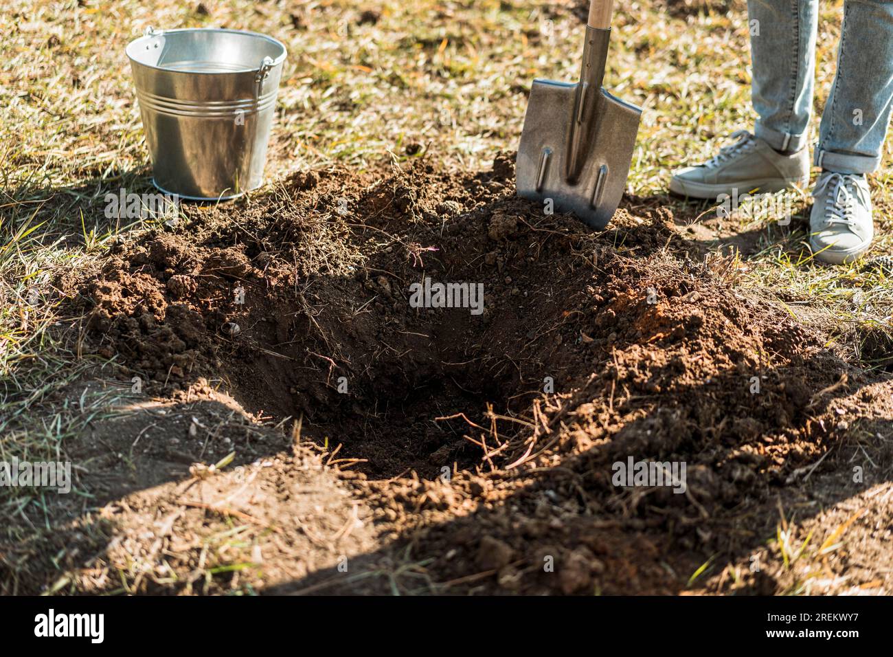 Child digging hole garden hi-res stock photography and images - Alamy