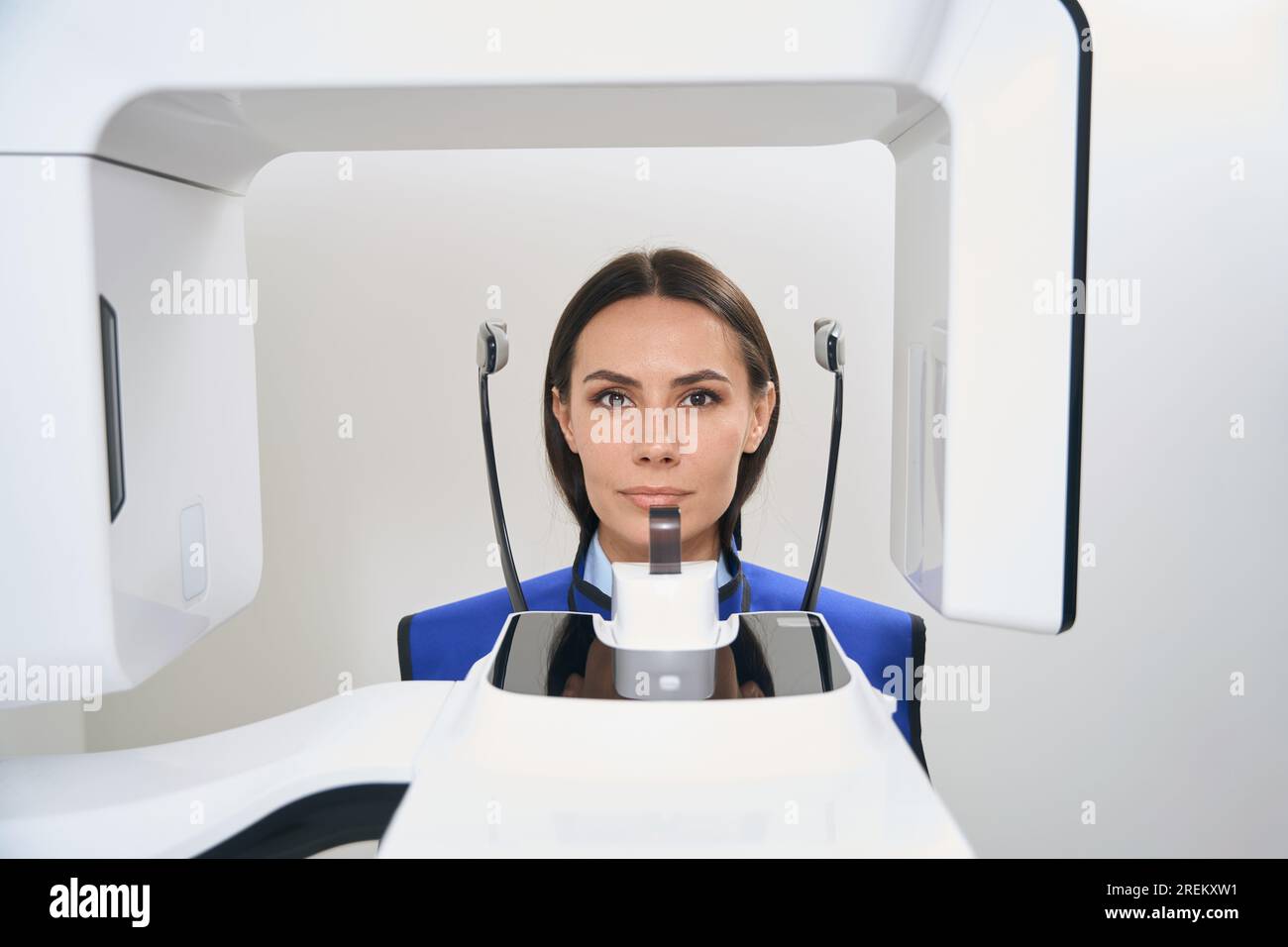 Patient undergoes 3D scanning procedures before tooth extraction Stock ...