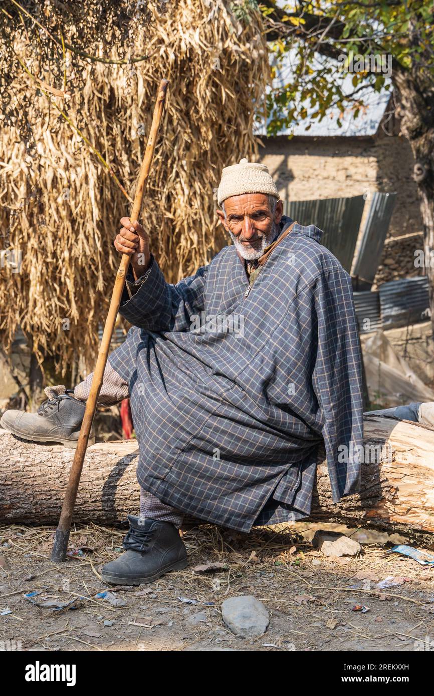 Berna Bugh, Kangan, Jammu and Kashmir, India. October 27, 2022. A man ...