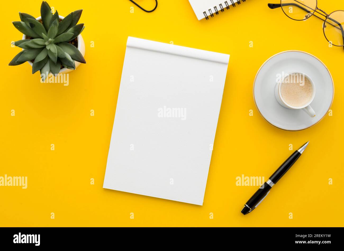 Top view blank notebook. High resolution photo Stock Photo - Alamy
