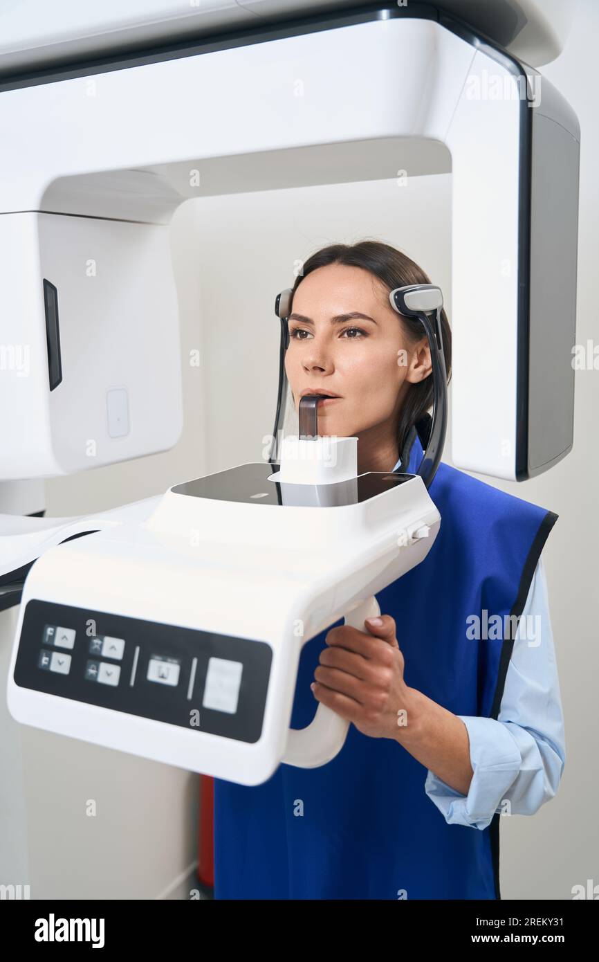 Young patient is on a 3D scanning procedure Stock Photo - Alamy