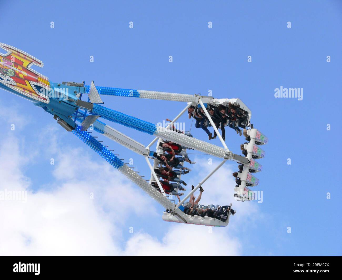 Fairground, extreme swing, ride, Cannstatter Wasen folk festival in ...