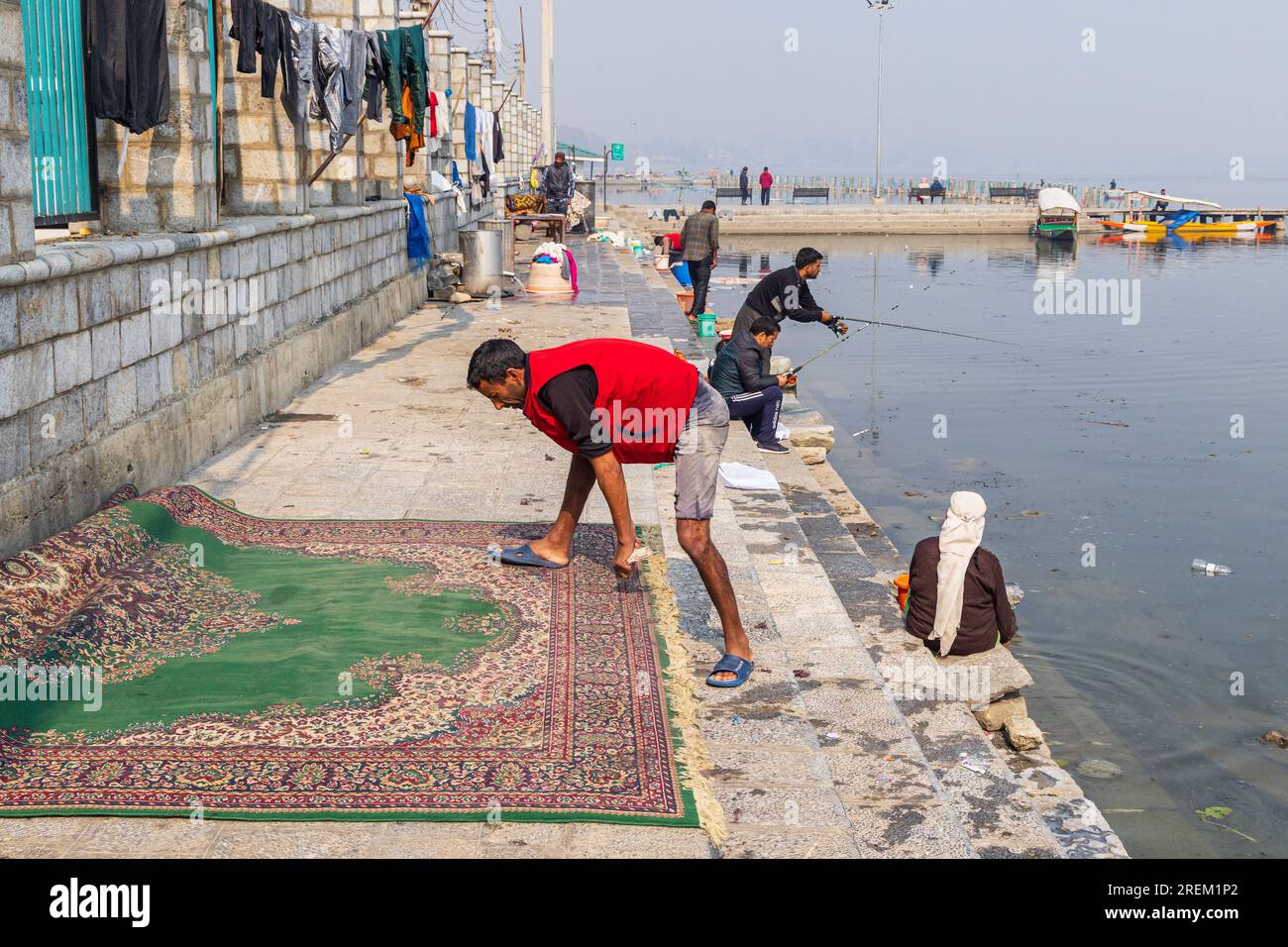 Hazratbal, Srinagar, Jammu and Kashmir, India. October 30, 2022. Man ...