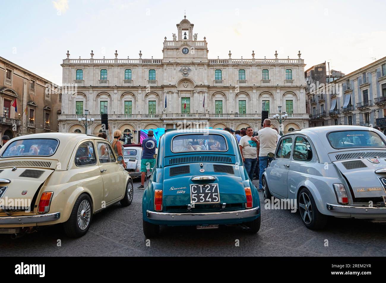 Fiat 500, Bambini, classic car, rear view of three Fiat 500s, historic ...
