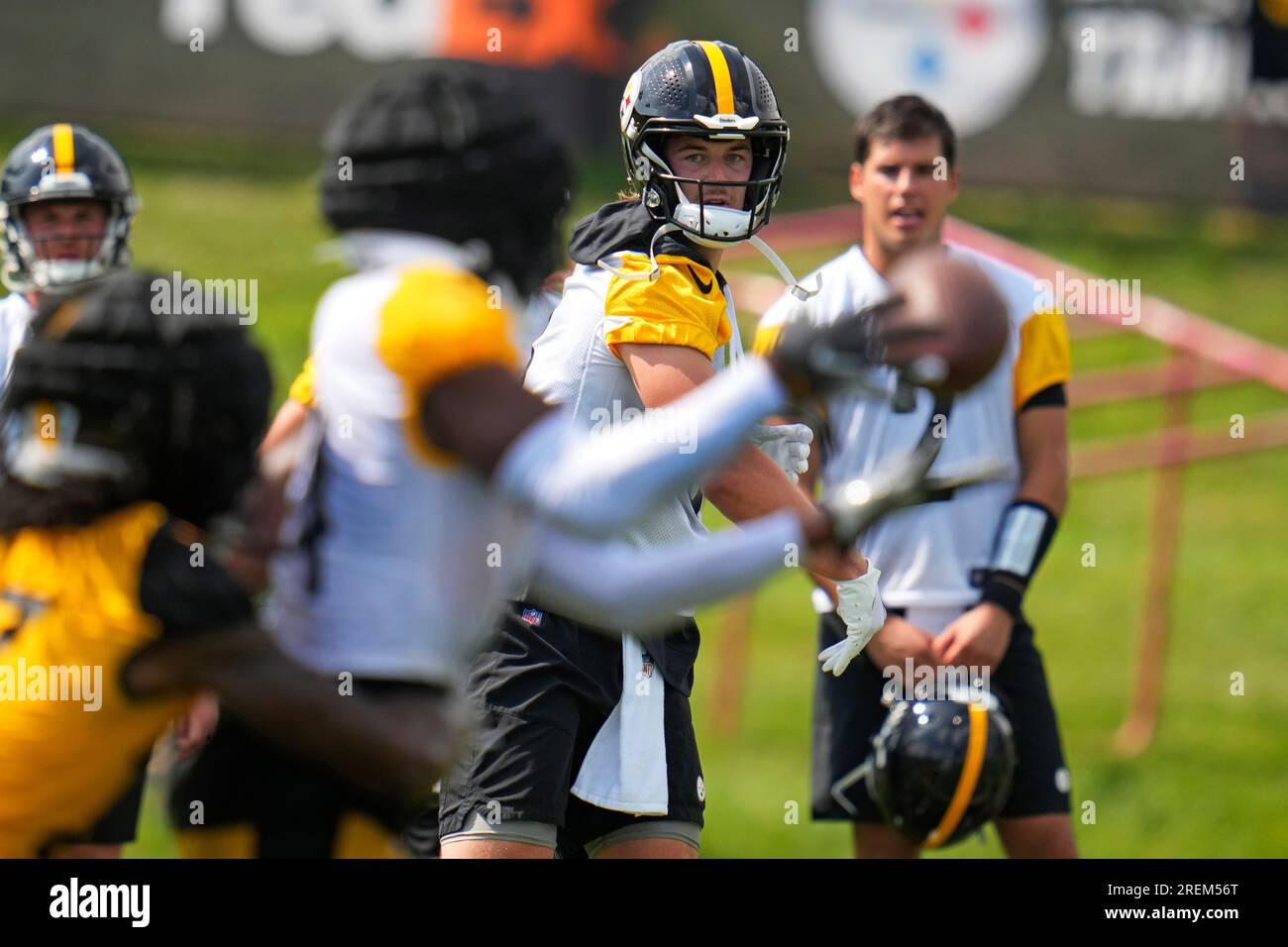 Pittsburgh Steelers quarterback Kenny Pickett, center, completes a pass ...