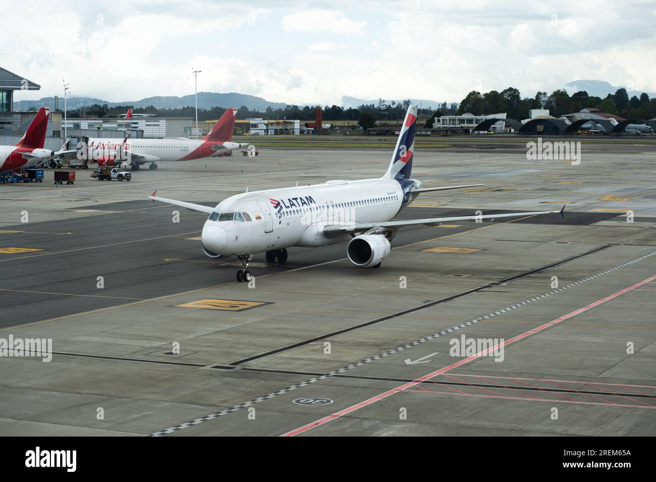 Bogota, Colombia. 28th July, 2023. A LATAM Airbus a320 is seen on a ...