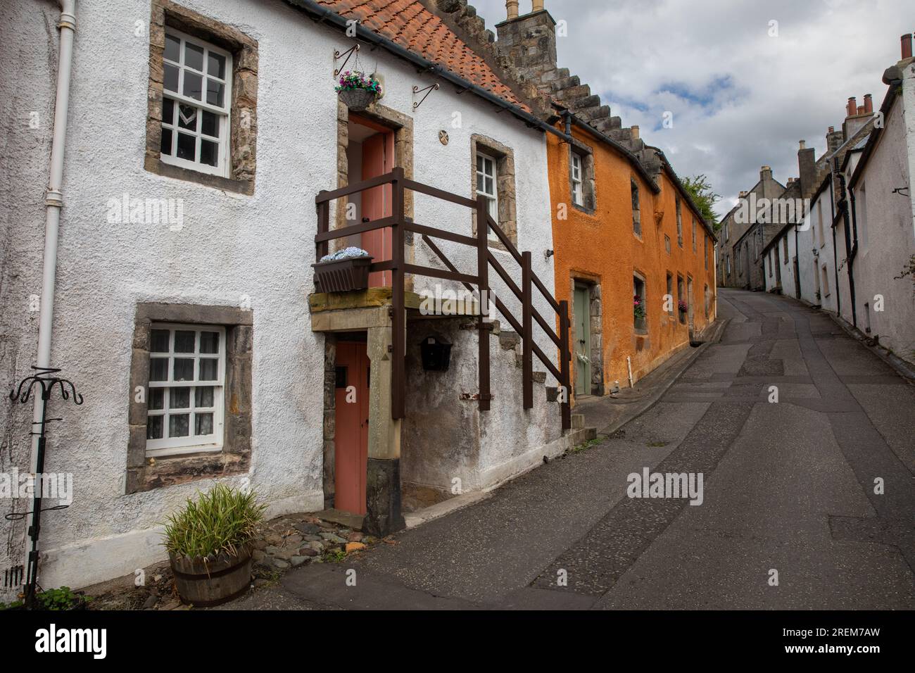 Looking up Tanhouse Brae in Culross, Scotland, UK Stock Photo - Alamy