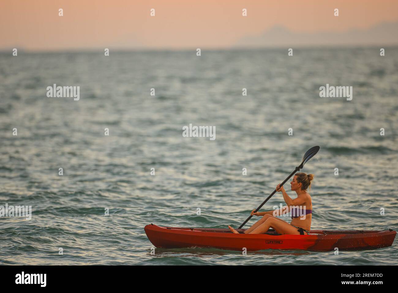 En el mar en kayak hi-res stock photography and images - Alamy