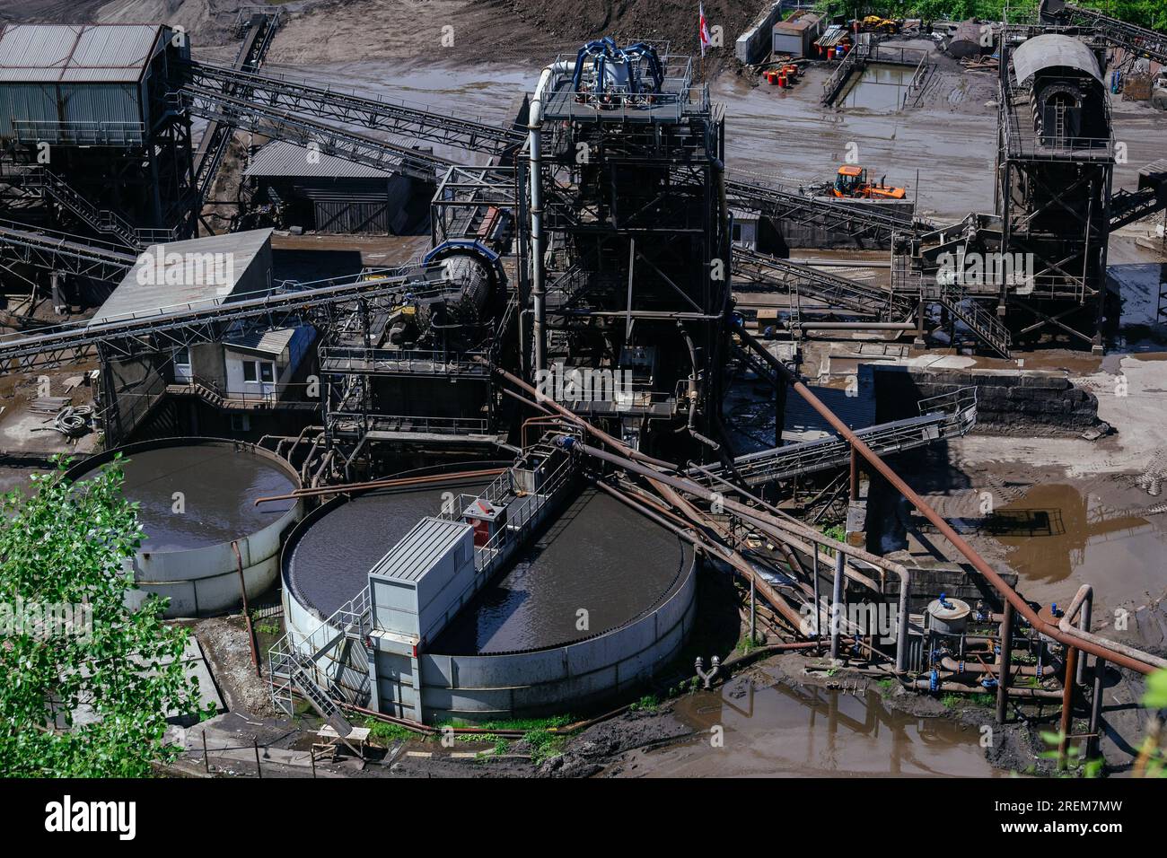 Industrial aggregate processing plant metal hi-res stock photography ...