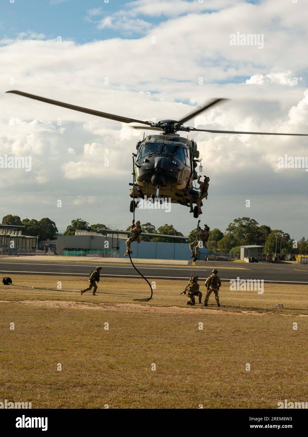 Operators from a U.S. Naval Special Warfare Unit and the Australian ...