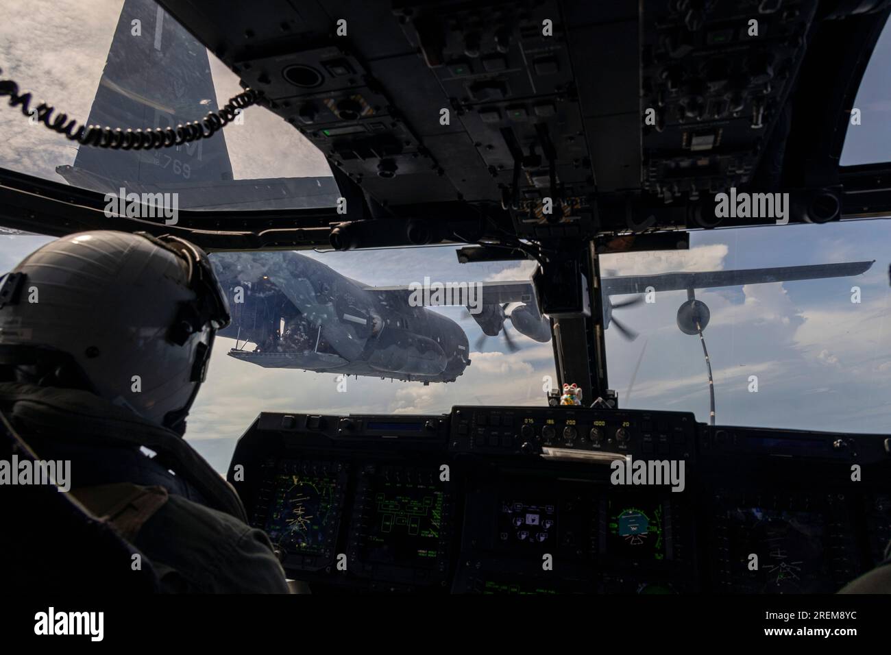 A U.S. Marine Corps MV-22B Osprey with Marine Medium Tiltrotor Squadron ...