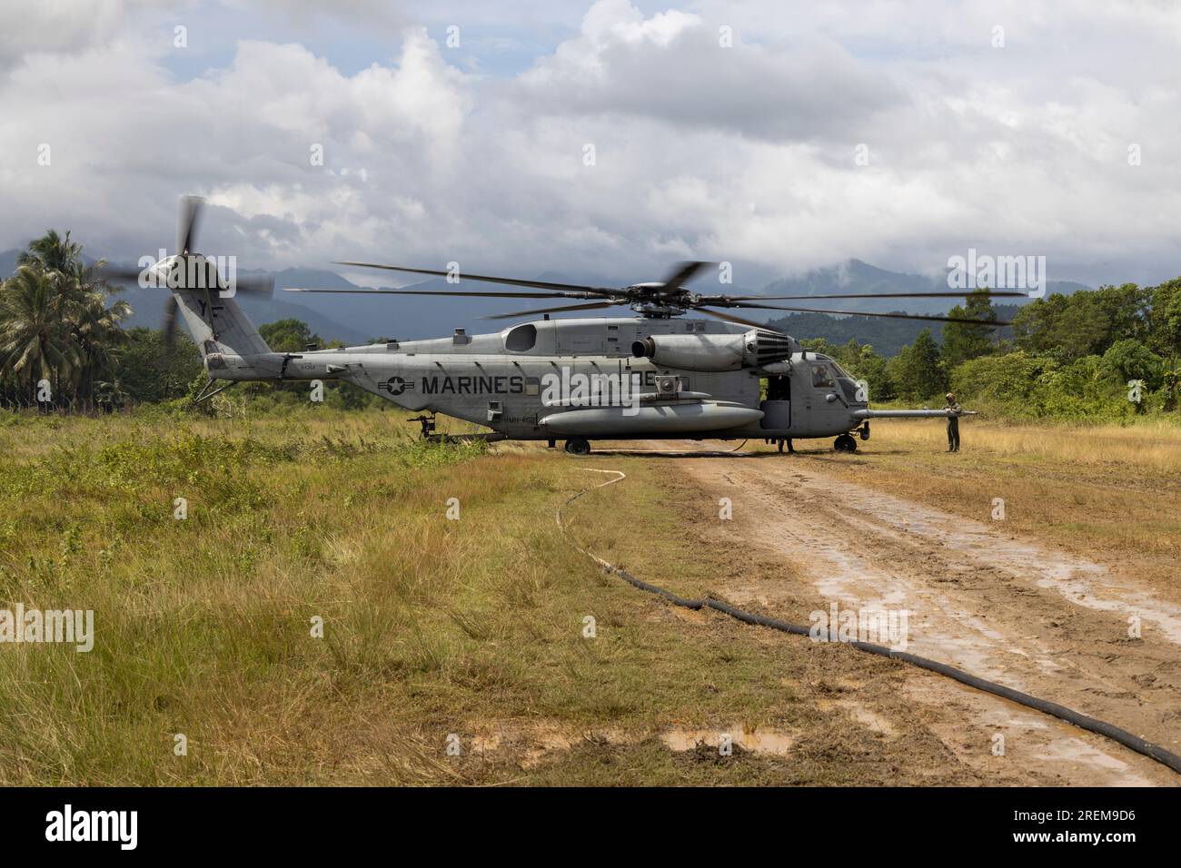 A U.S. Marine Corps CH-53E Super Stallion with Marine Medium Tiltrotor ...