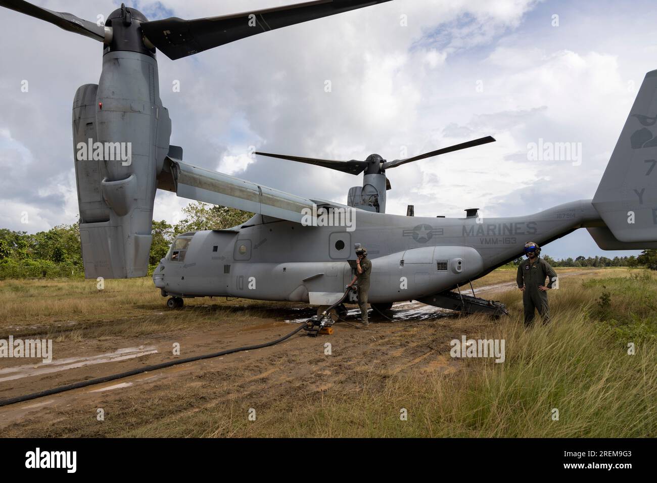 A U.S. Marine Corps MV-22B Osprey with Marine Medium Tiltrotor Squadron ...