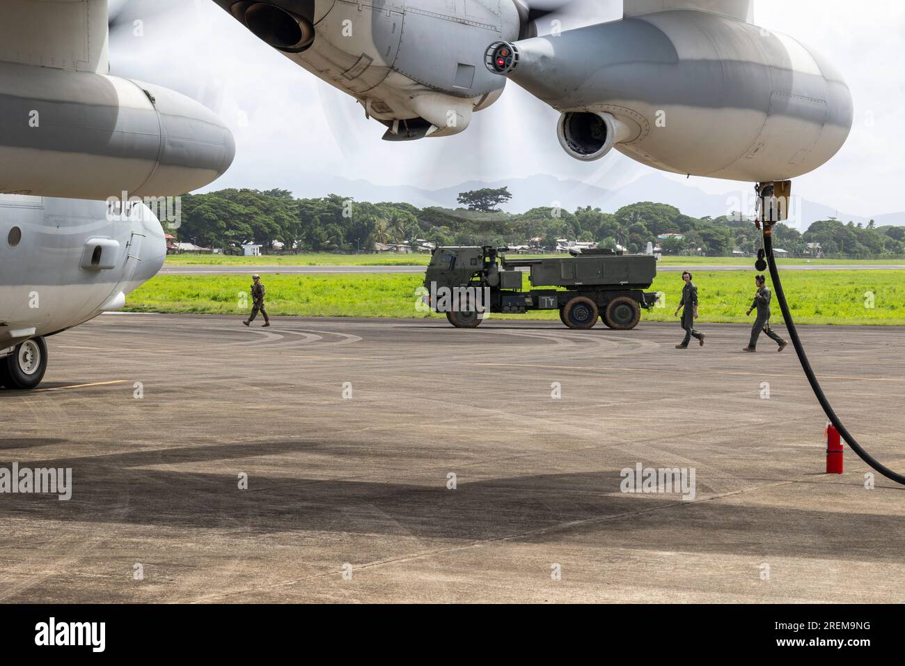 U.S. Marines with Battery Tango, 5th Battalion, 11th Marine Regiment ...