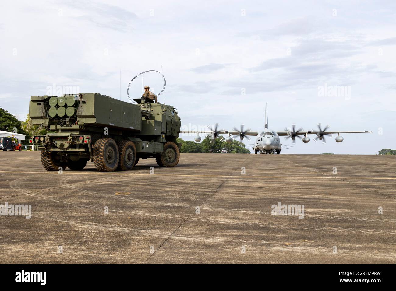 A U.S. Marine Corps M142 High Mobility Artillery Rocket System (HIMARS ...